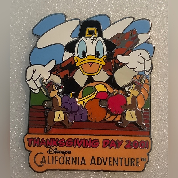 Disney | Other | Disney Dca Dlr Thanksgiving Day 20 Donald Chip N Dale ...